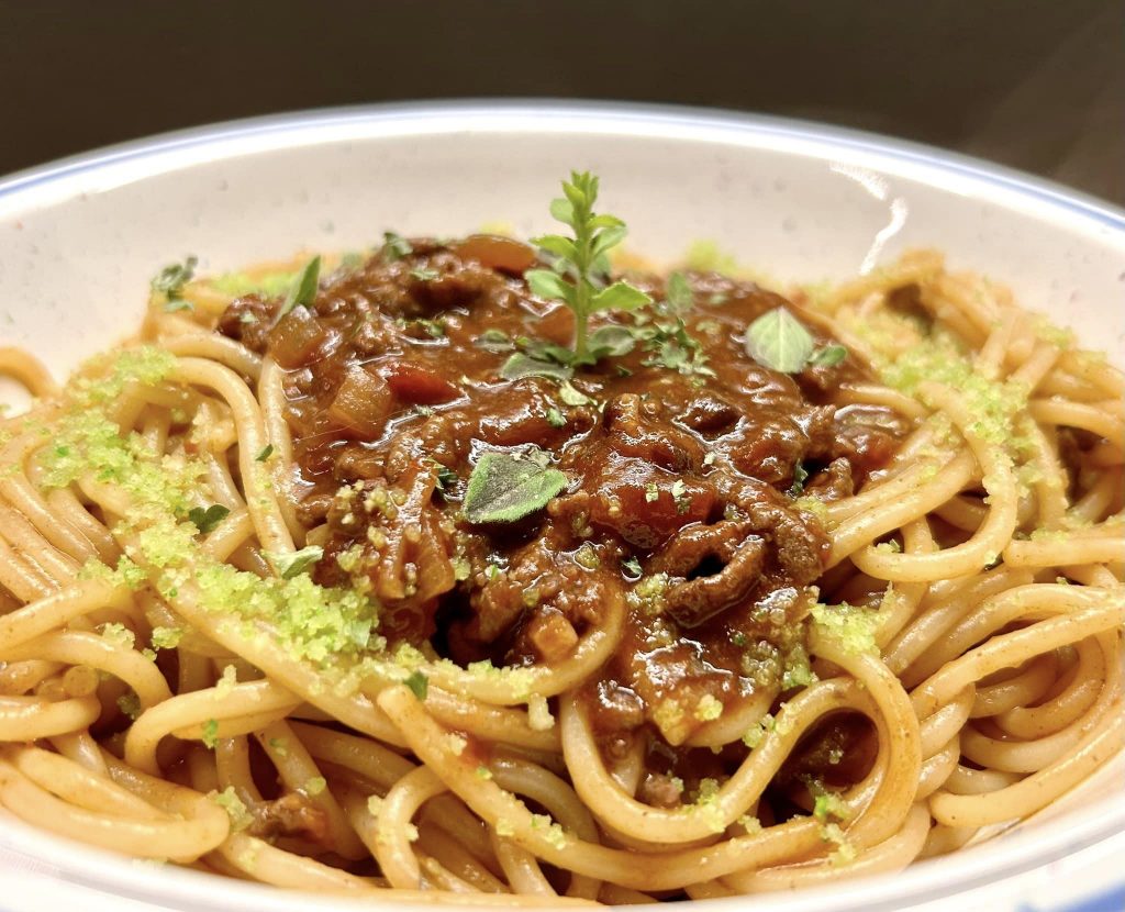 Spaghetti al Ragu - Easy DIY Recipes