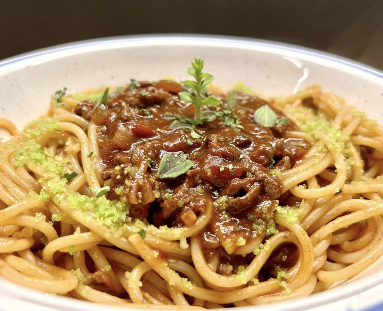 Spaghetti al Ragu - Easy DIY Recipes