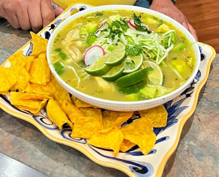 Pozole Verde de Pollo (Green Mexican Hominy and Chicken Soup) - Easy ...
