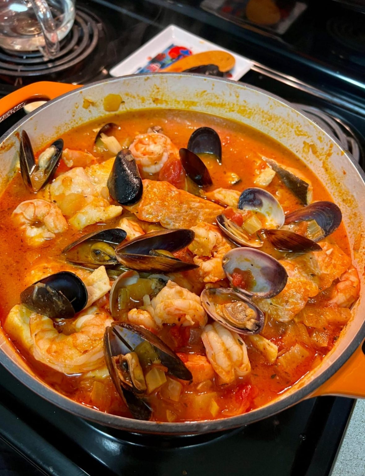 Cioppino (Fisherman's Stew) - Easy DIY Recipes
