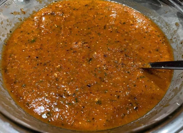 Salsa Quemada (Roasted Tomato and Tomatillo Salsa) - Easy DIY Recipes