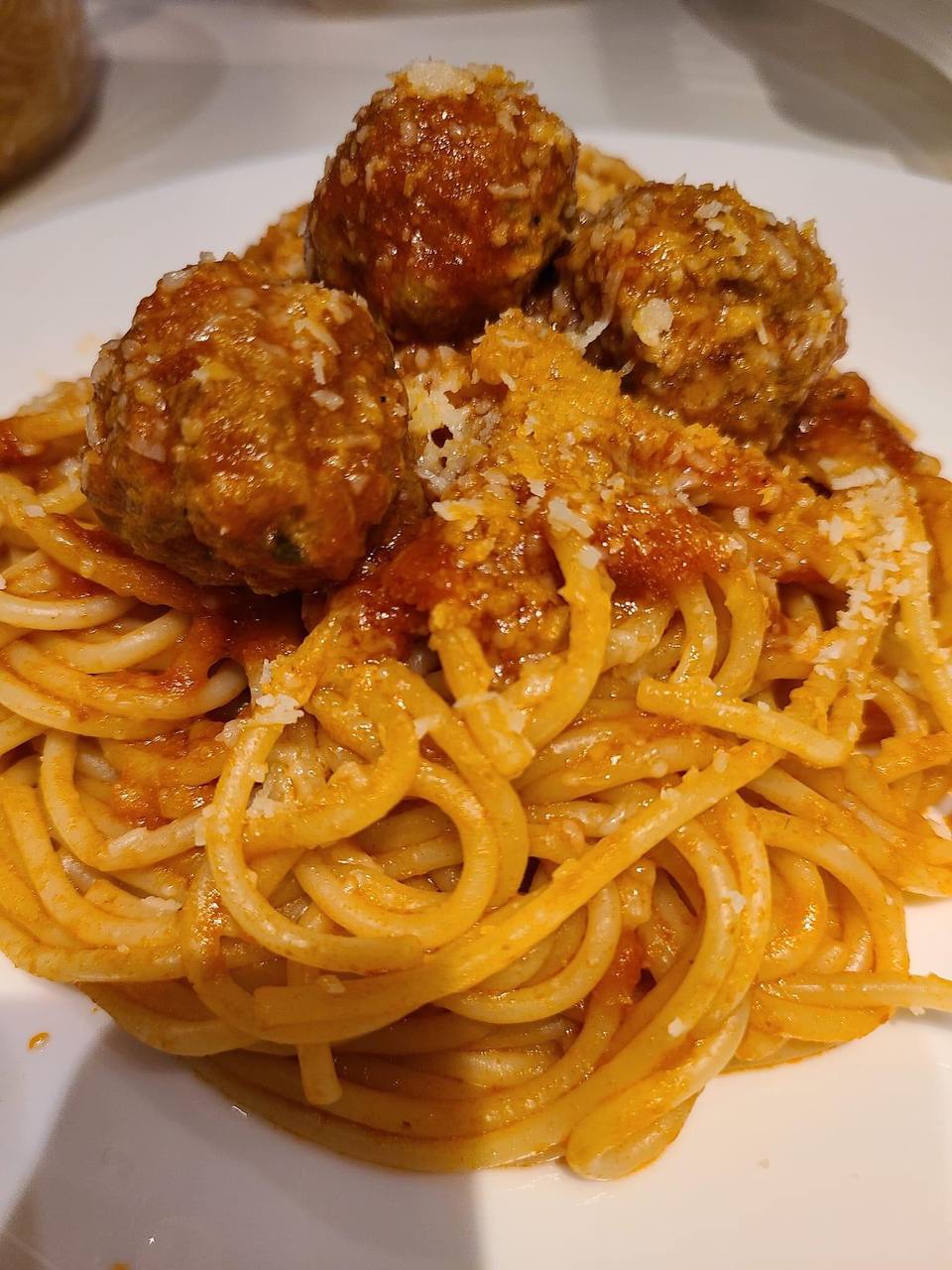 Spaghetti con Polpette - Easy DIY Recipes
