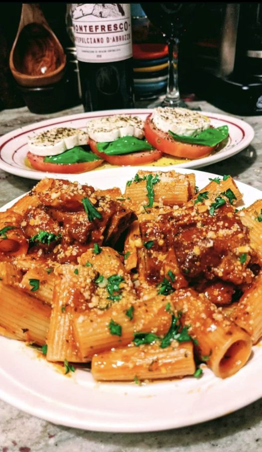Rigatoni with Short Ribs of Beef...and a Caprese Salad - Easy DIY Recipes