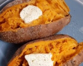 Golden, Crispy Skillet Potatoes with Caramelized Onions - Easy DIY Recipes